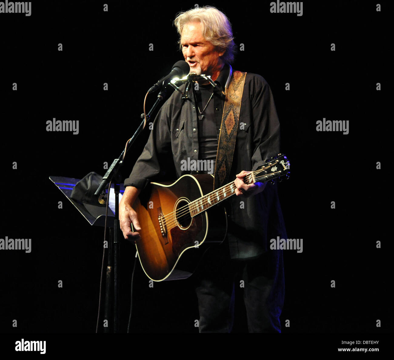 Kris kristofferson hall of fame hi-res stock photography and images - Alamy