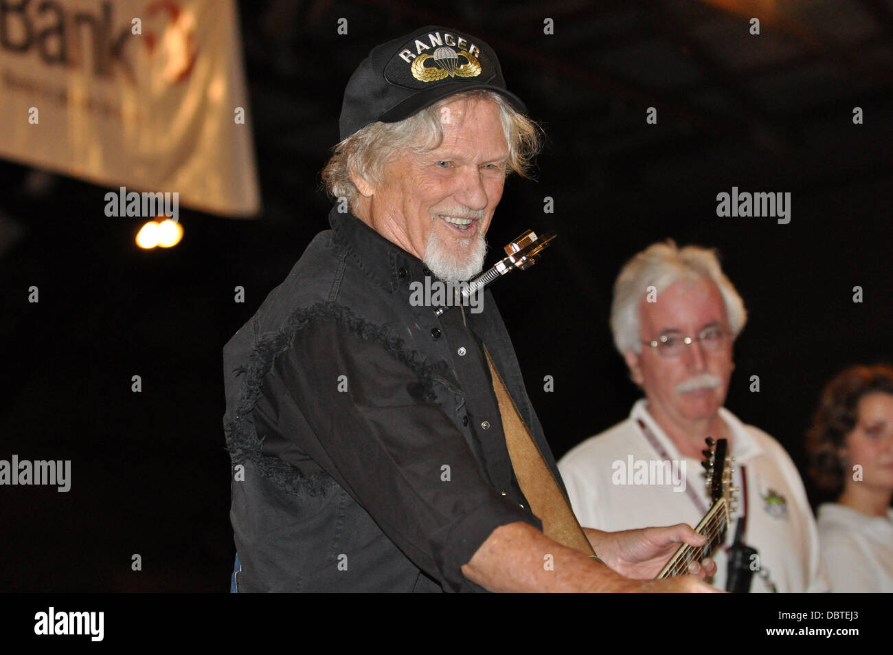 Kris kristofferson hall of fame hi-res stock photography and images - Alamy