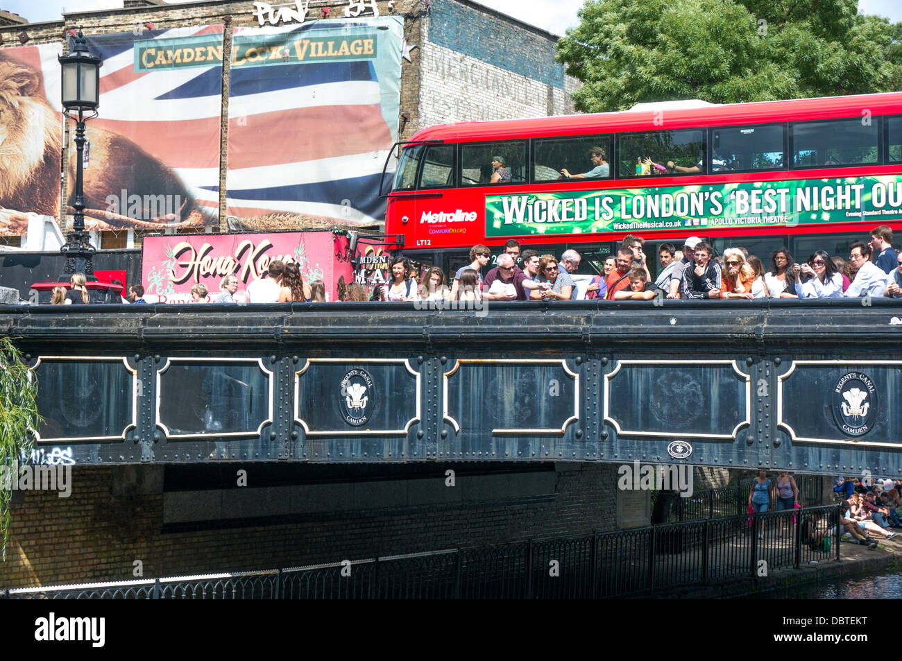 Traditional routemaster hi-res stock photography and images - Alamy
