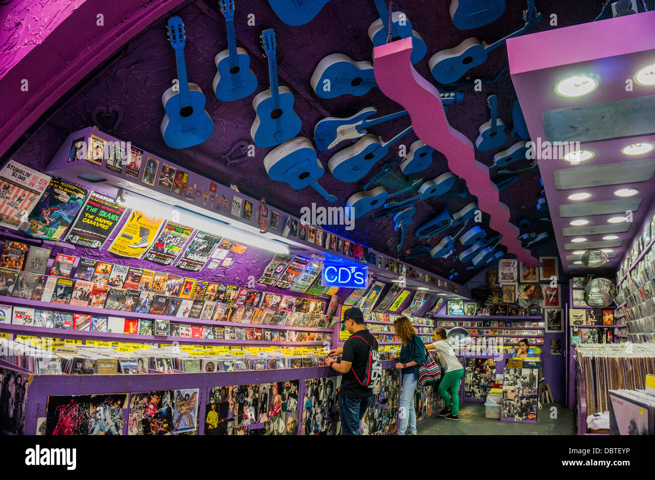 Vintage record store hi-res stock photography and images - Alamy