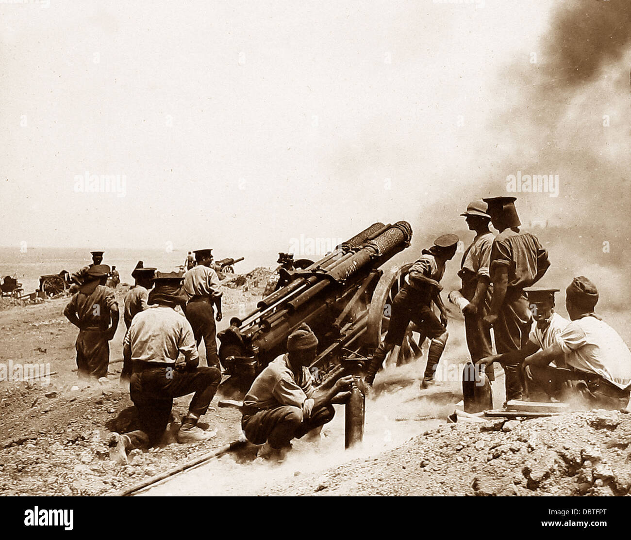 English artillery firing at a Turkish Fort during WW1 Stock Photo - Alamy