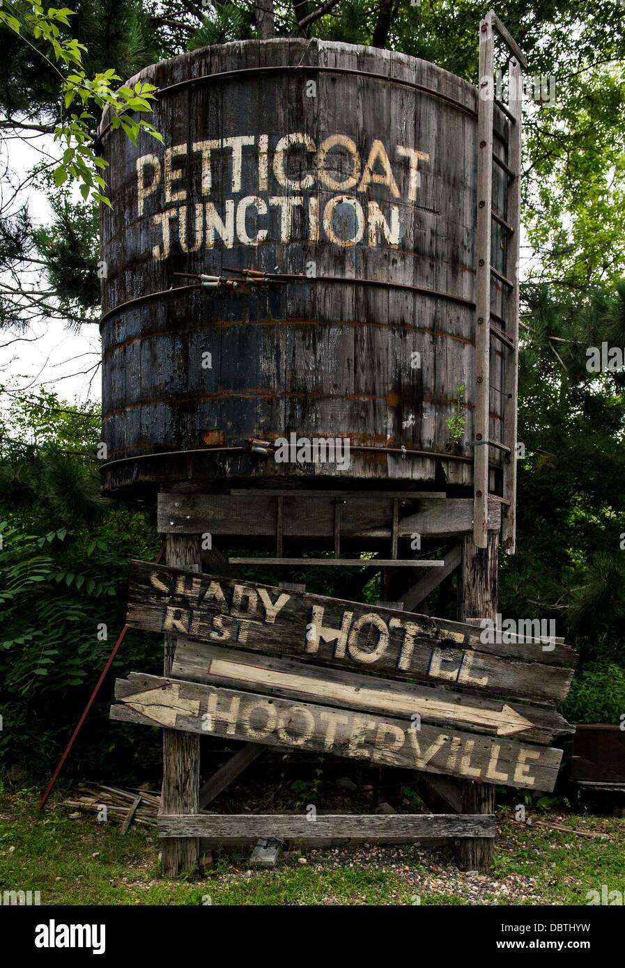 Aug. 04, 2013 - Lakeville, Minnesota, U.S. - Hot Sam's Antiques ...