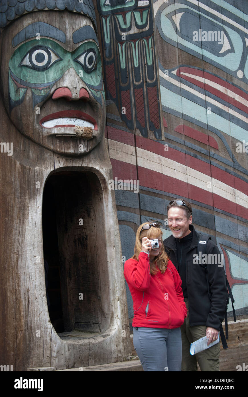 Totem totems longhouse hi-res stock photography and images - Alamy