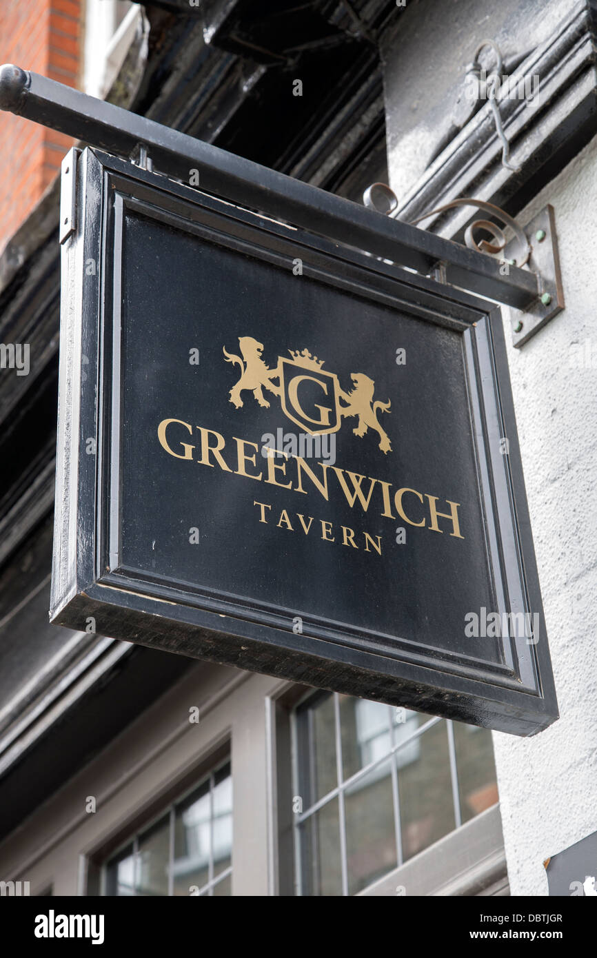 Tavern pub sign hi-res stock photography and images - Alamy