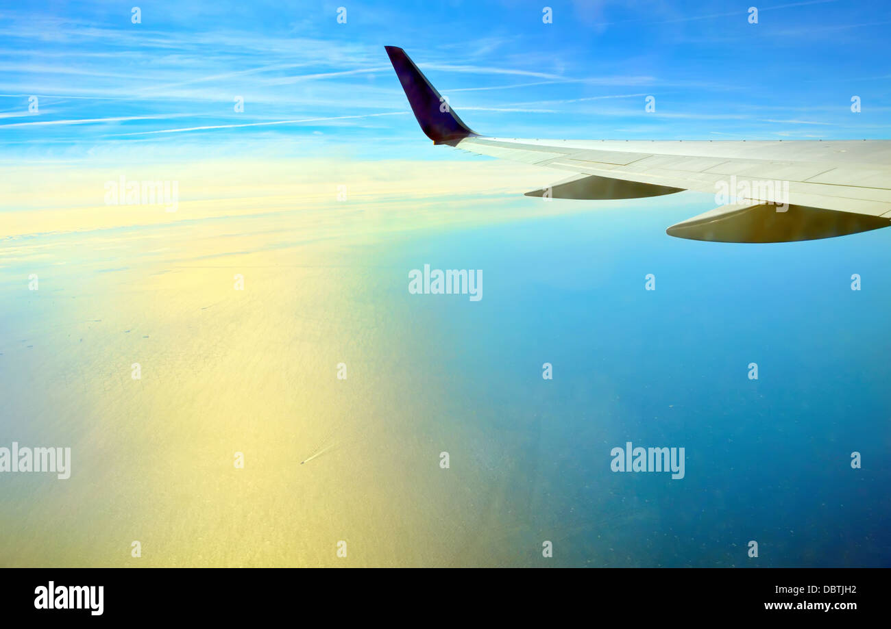 Flying over the horizon hi-res stock photography and images - Alamy
