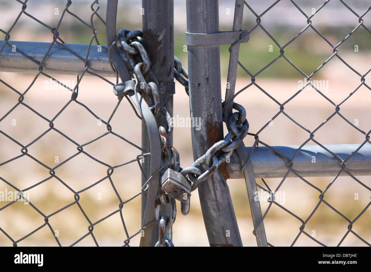 Locked up fencing hi-res stock photography and images - Alamy