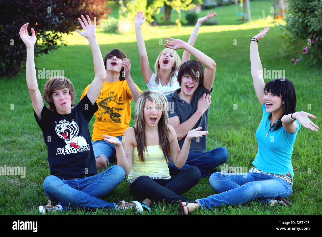 teen guys and girls cheering Stock Photo - Alamy