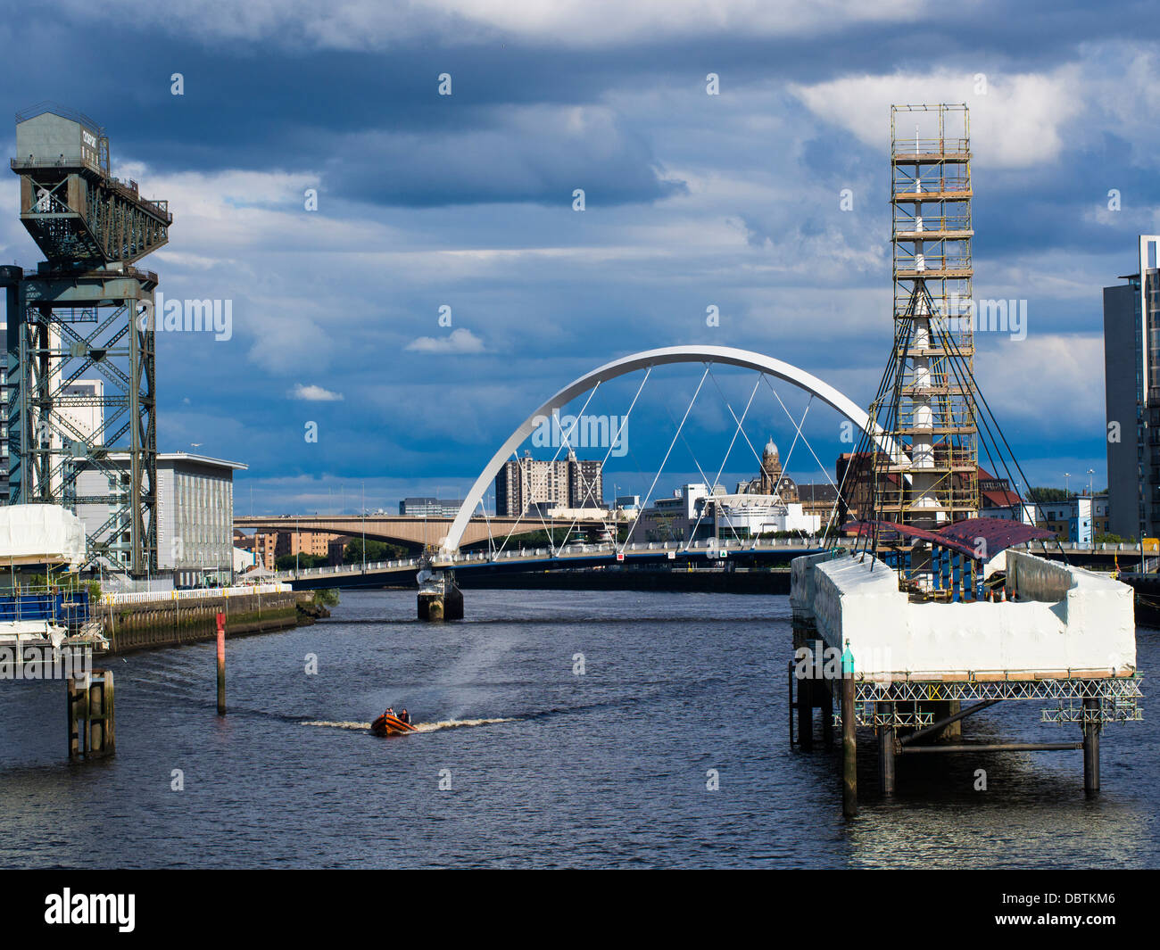 View of River Clyde showing Titan Crane and Bell's Bridge Stock Photo ...