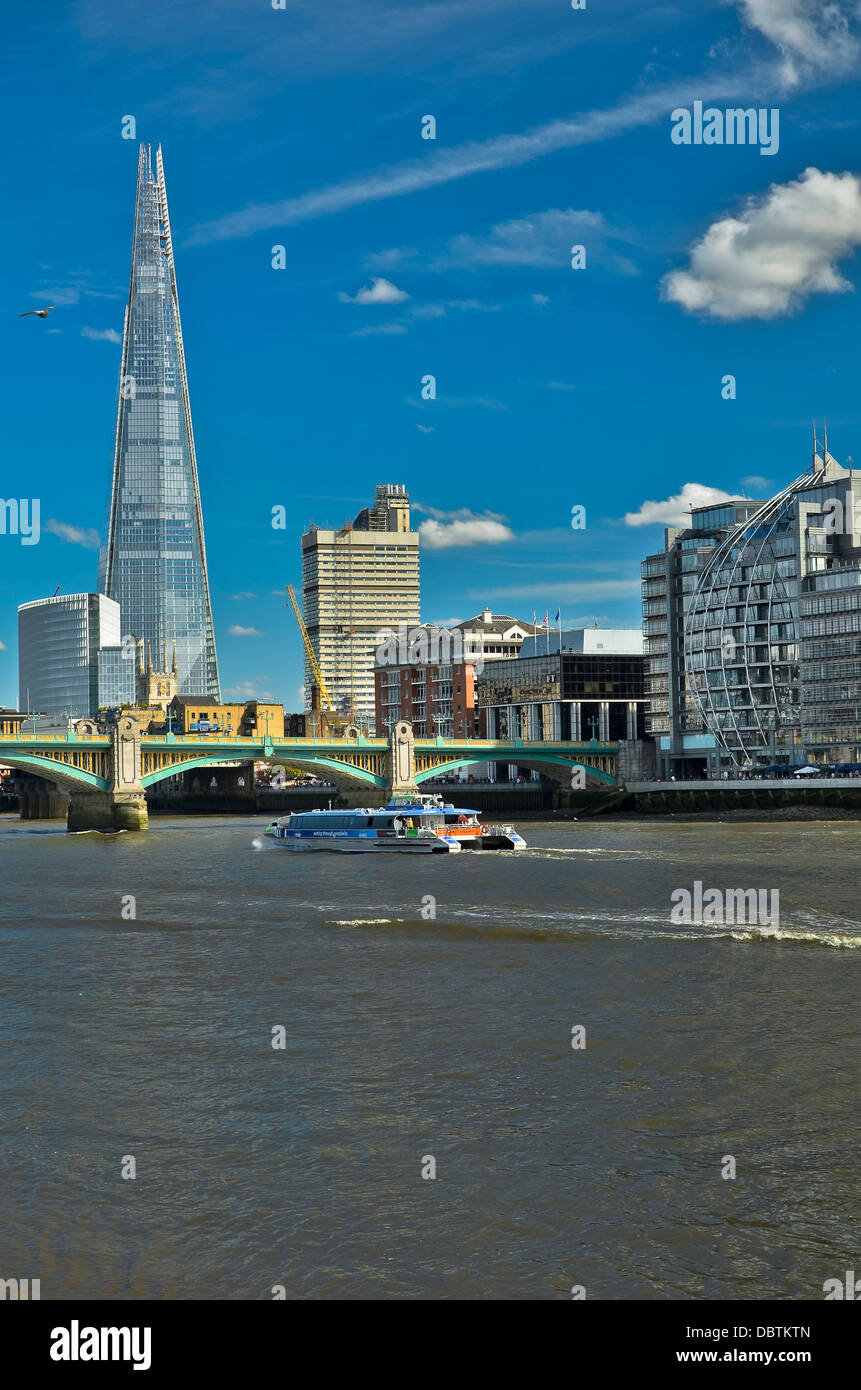 Modernist view of the thames waterfront hi-res stock photography and ...