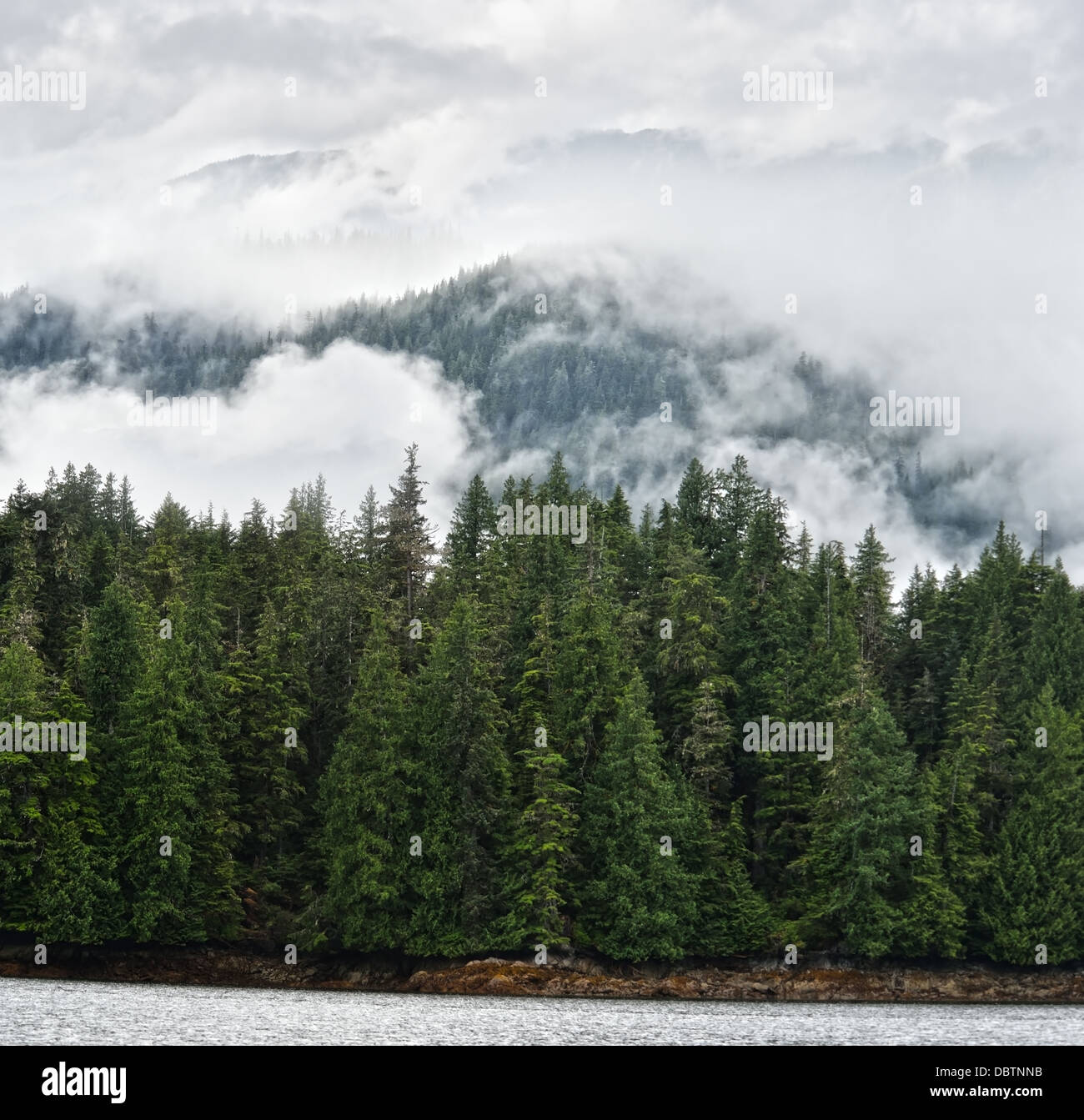 Mist covering mountains hi-res stock photography and images - Alamy