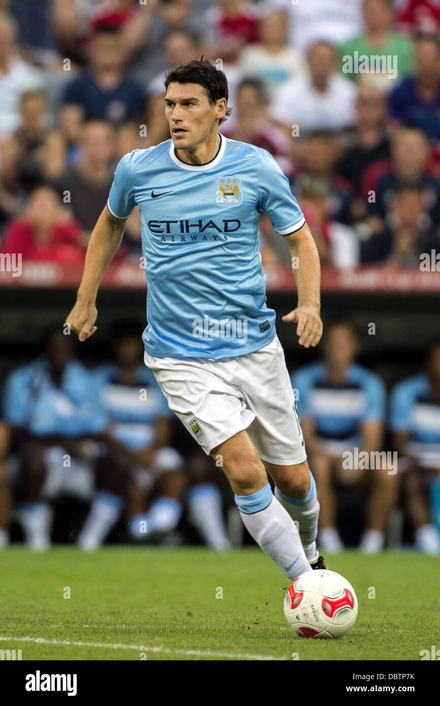 Gareth barry of manchester city hi-res stock photography and images - Alamy