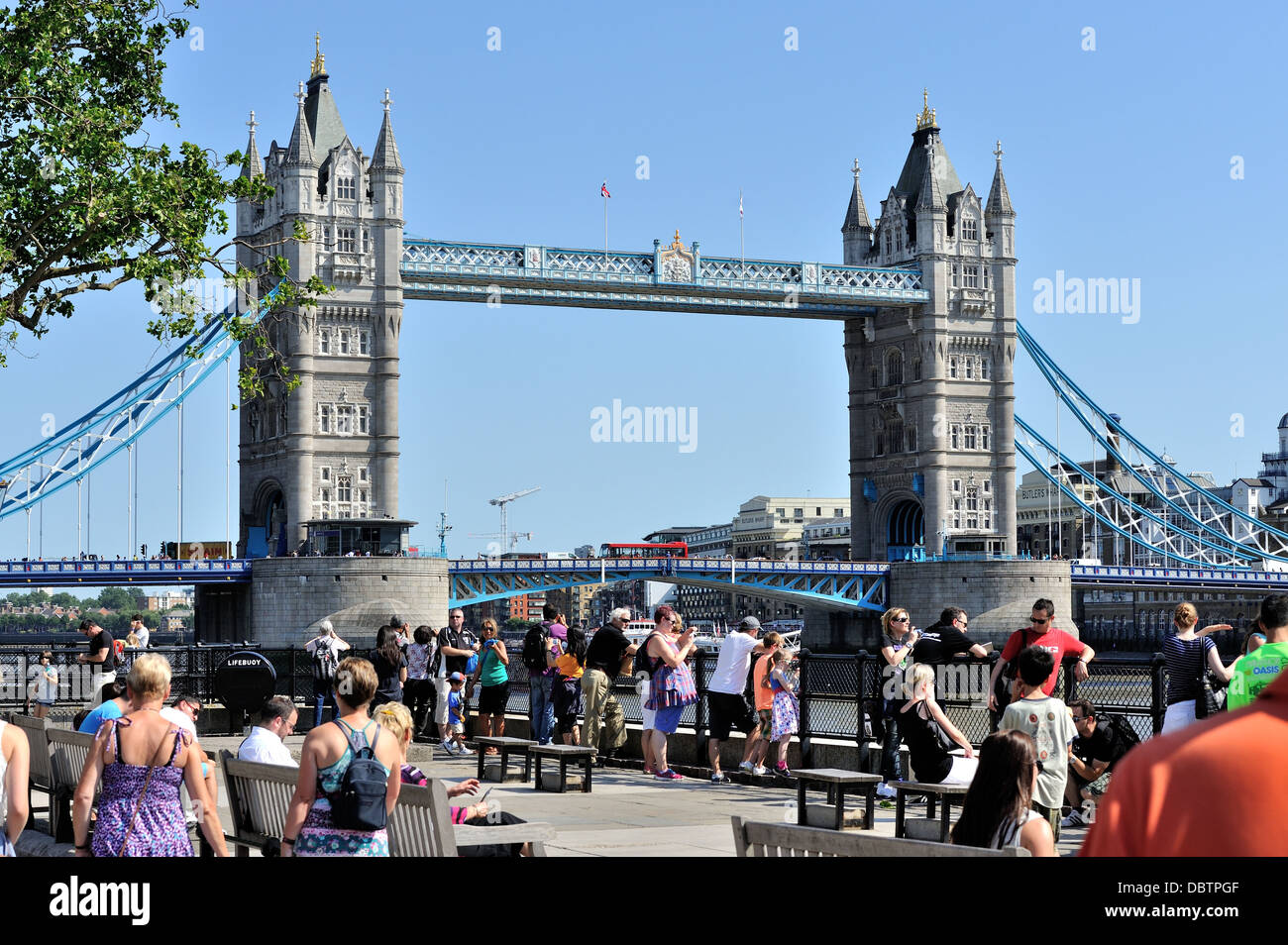 Blue river thames hi-res stock photography and images - Alamy