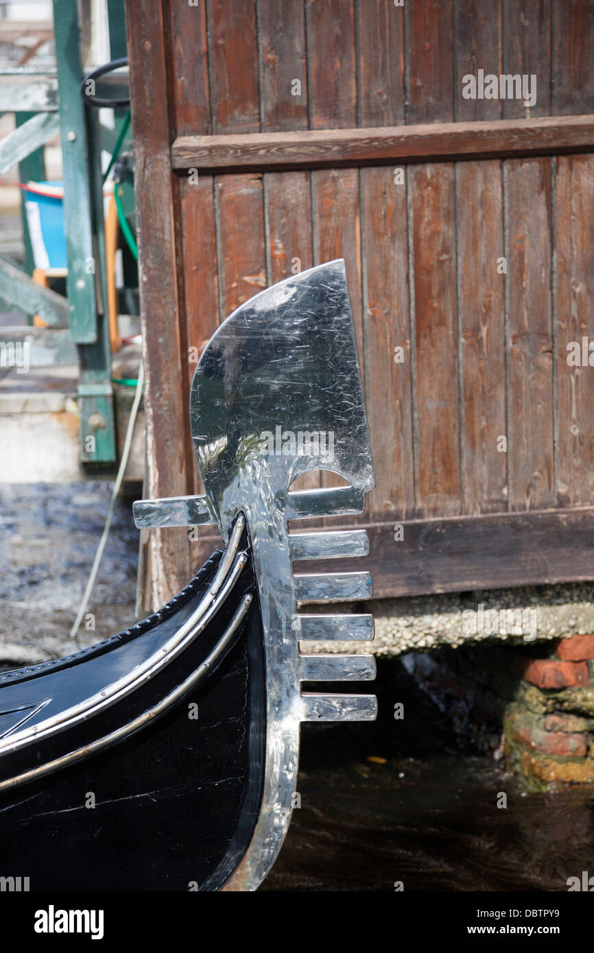 Gondoles de venise hi-res stock photography and images - Alamy