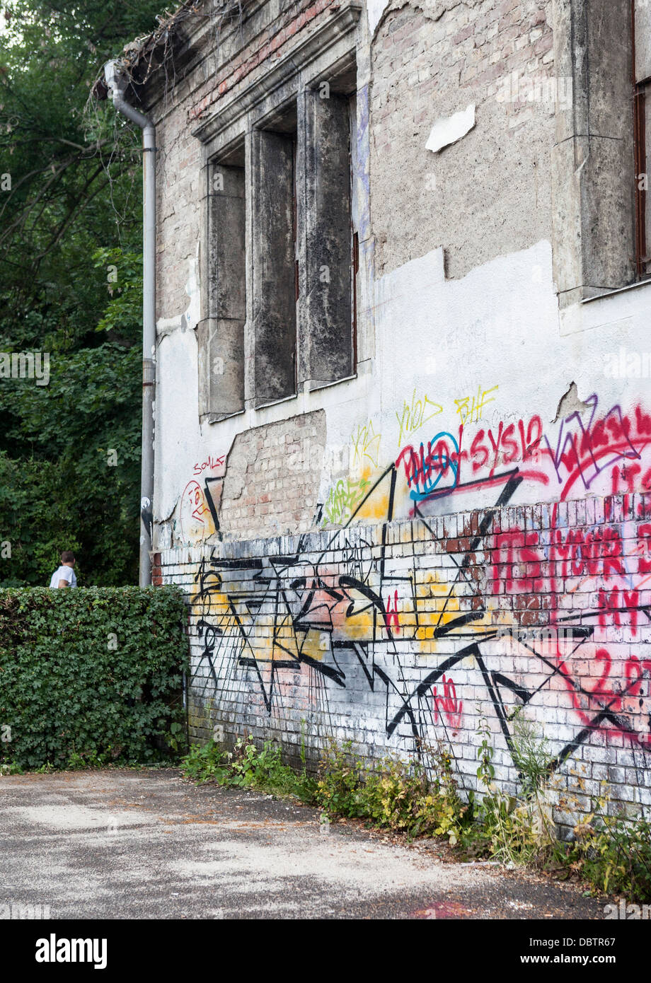 Graffiti covered building hi-res stock photography and images - Alamy
