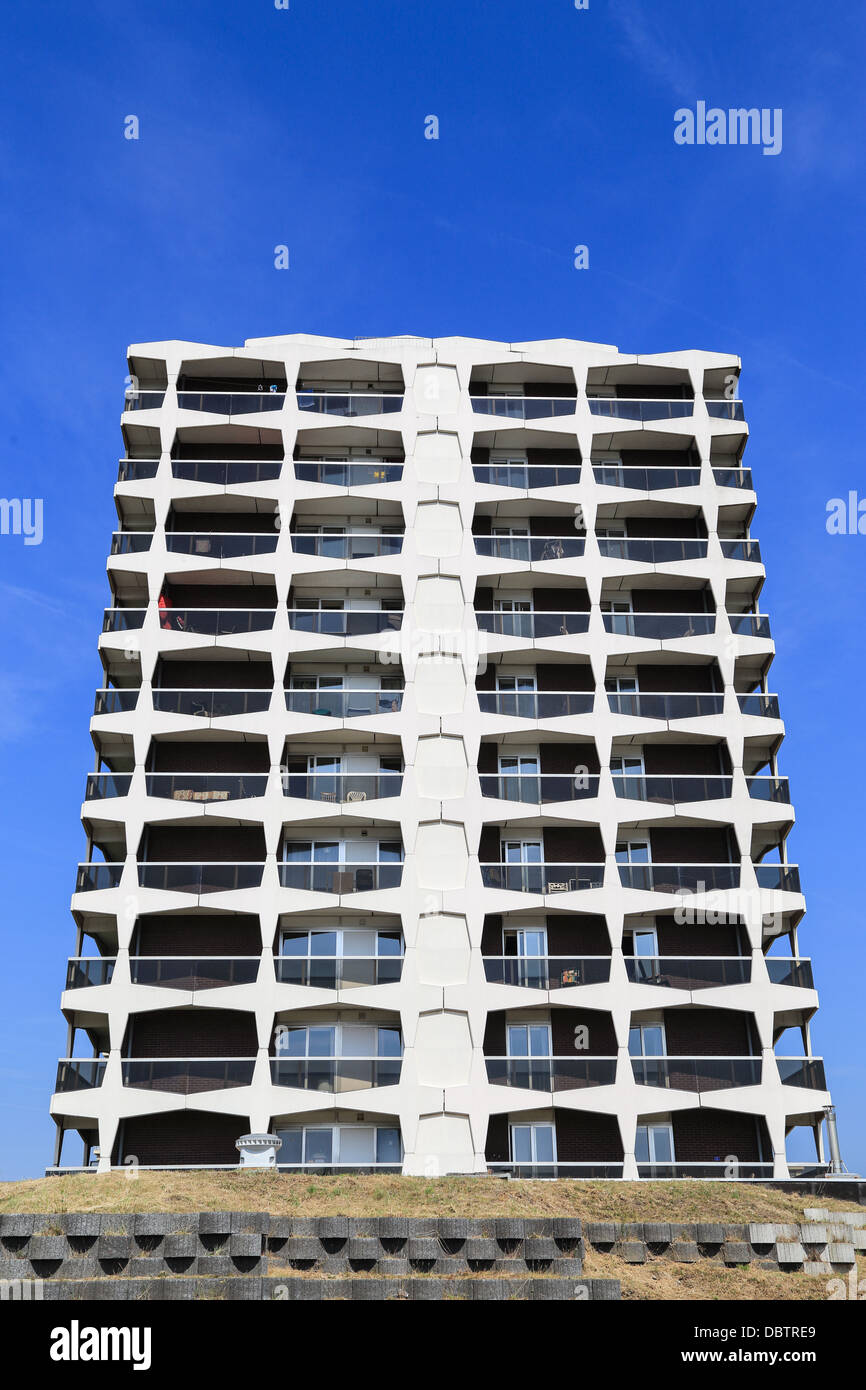 Apartment tower hi-res stock photography and images - Alamy