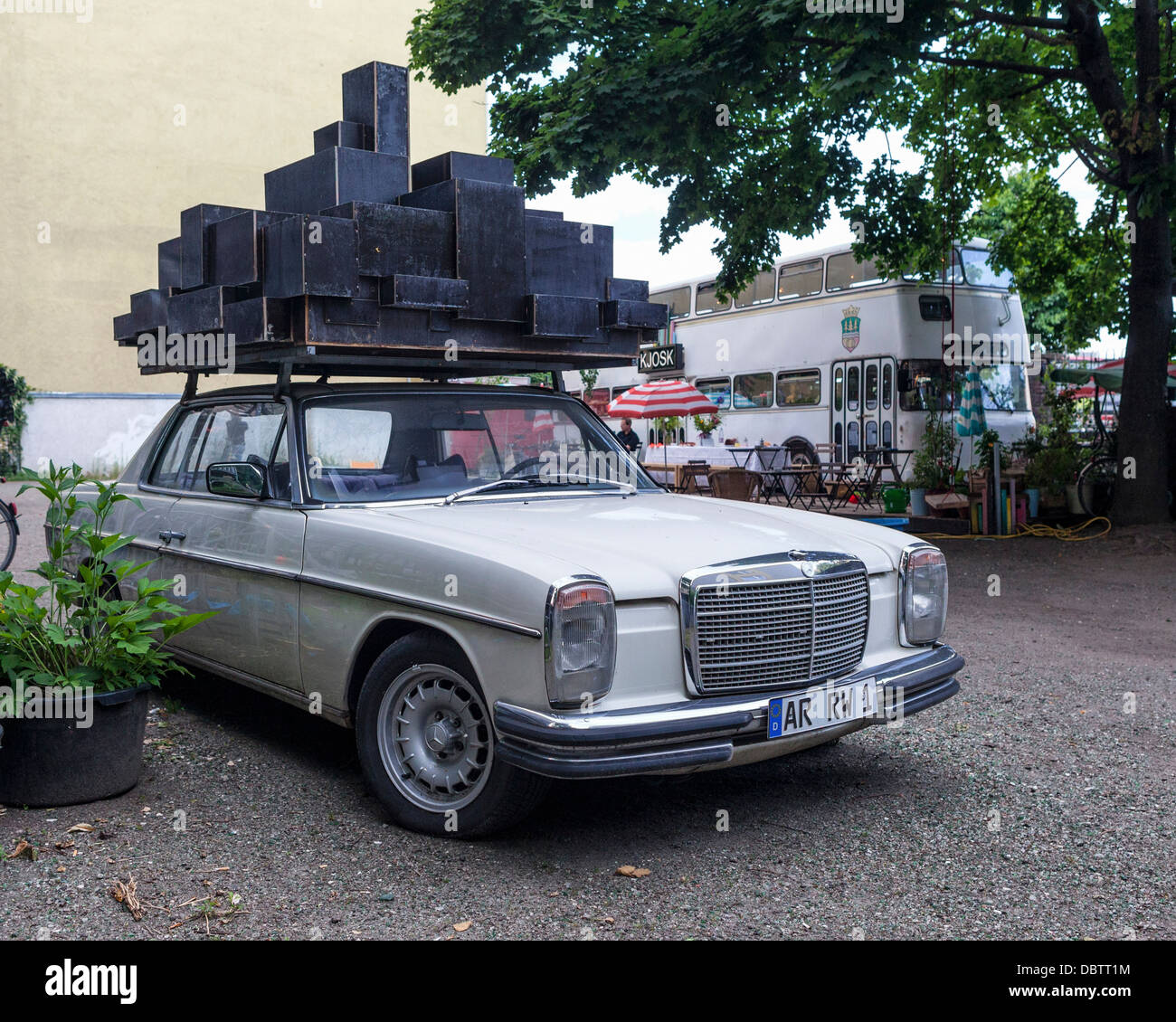 Installation rack hi-res stock photography and images - Alamy
