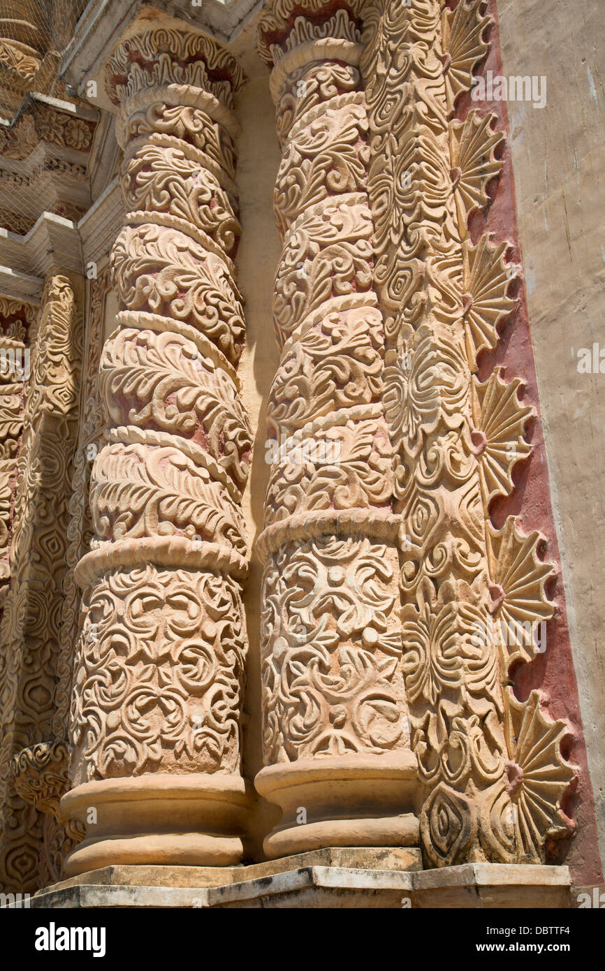 Solomonic columns hi-res stock photography and images - Alamy