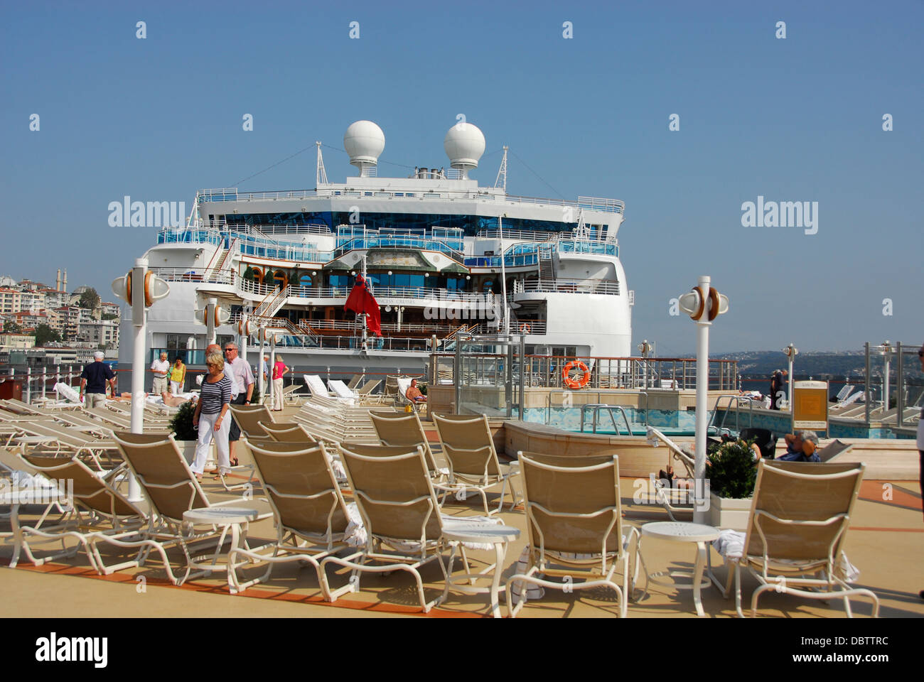 Lounge deck on the Cunard Line Queen Elizabeth Ship Stock Photo - Alamy