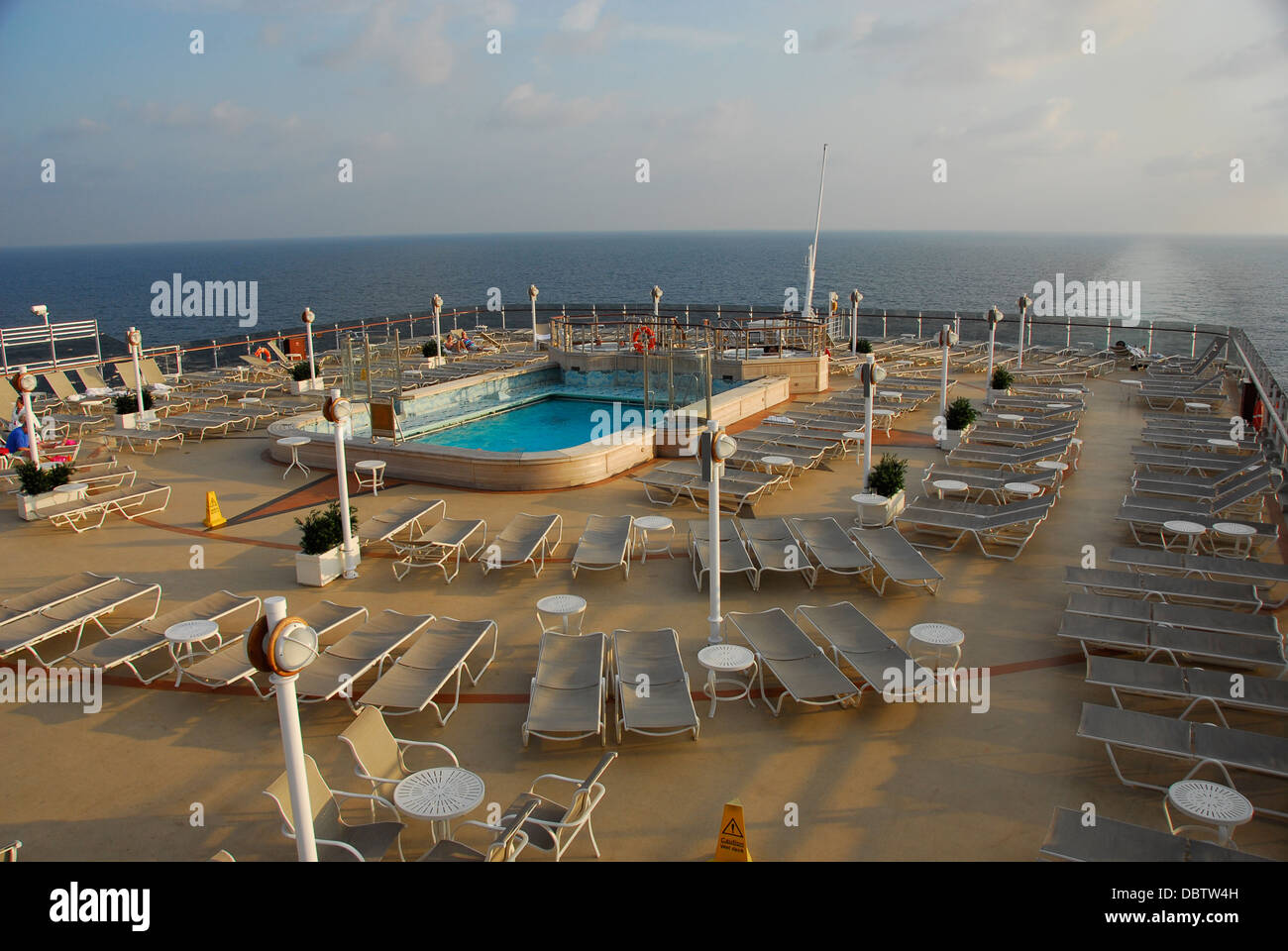 Swimming pool on the Cunard Line Queen Elizabeth Ship Stock Photo - Alamy