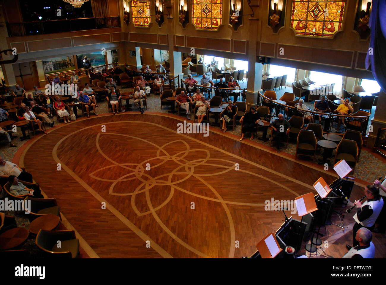 Grand Ballroom on the Cunard Line Queen Elizabeth Ship Stock Photo - Alamy