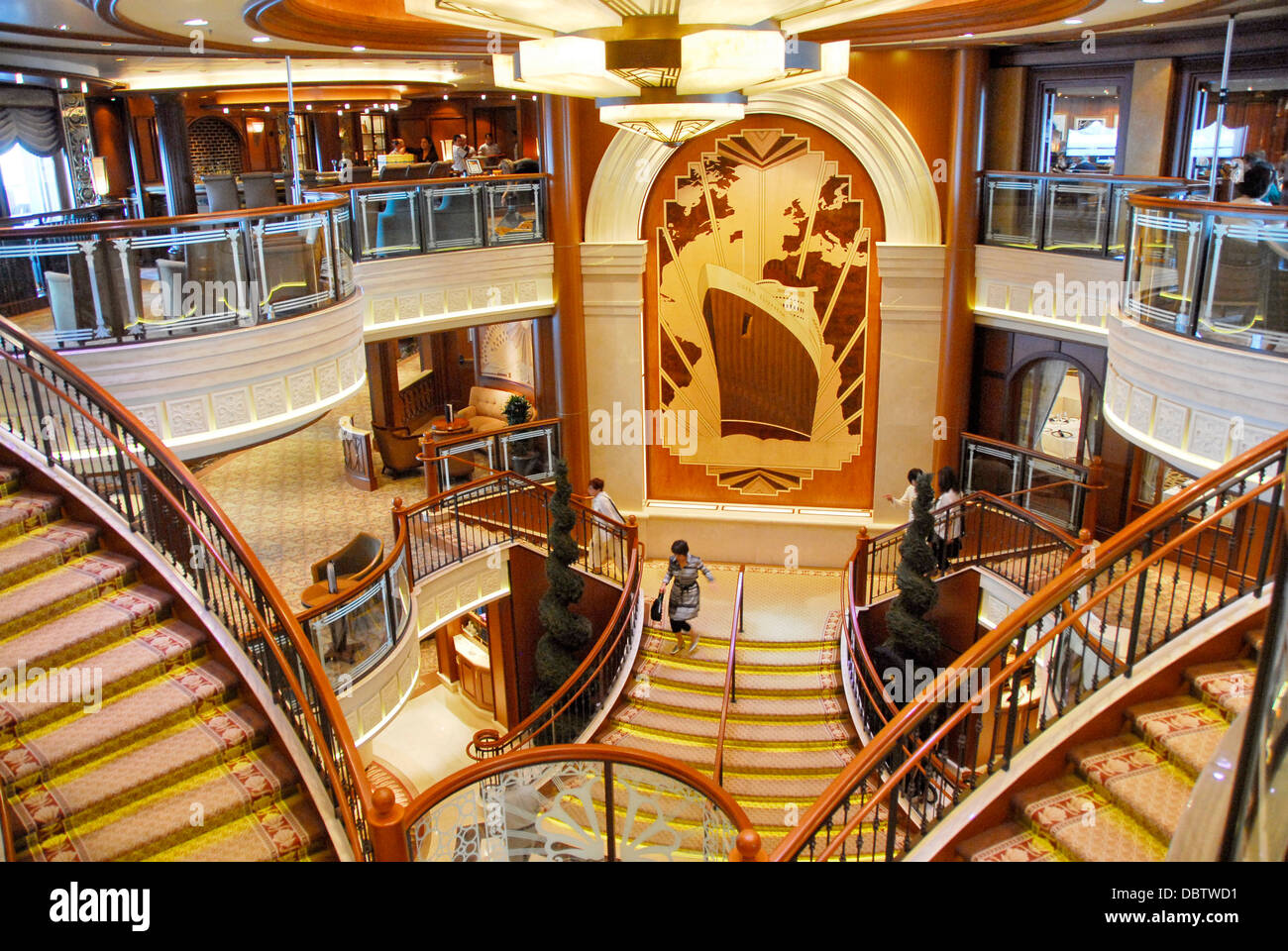 Grand staircase on the Cunard Line Queen Elizabeth Ship Stock Photo - Alamy