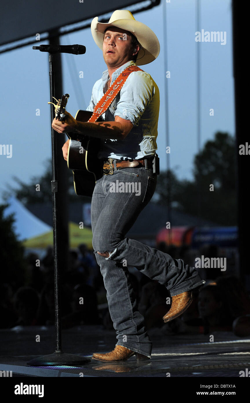 Justin Moore performs during the "Flatts Fest" tour at the Cruzan ...