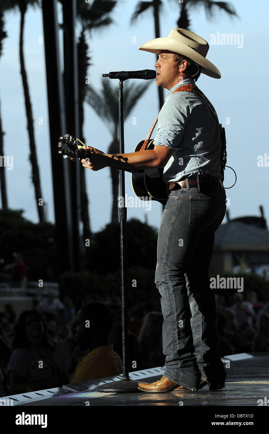Justin Moore performs during the "Flatts Fest" tour at the Cruzan ...