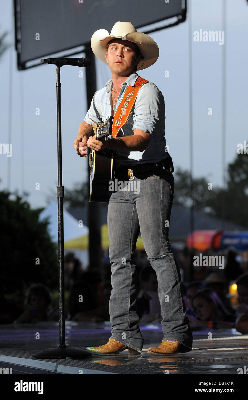Justin Moore performs during the "Flatts Fest" tour at the Cruzan ...
