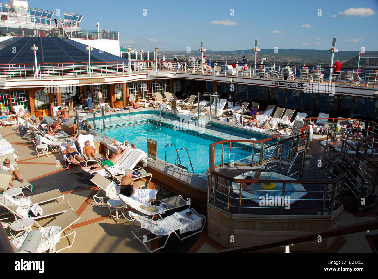 Swim pool on the Cunard Line Queen Elizabeth Ship Stock Photo - Alamy