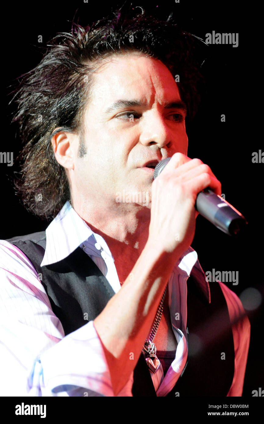 Patrick Monahan Train performing live at the Molson Canadian ...