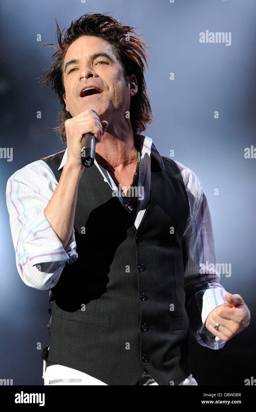 Patrick Monahan Train performing live at the Molson Canadian ...