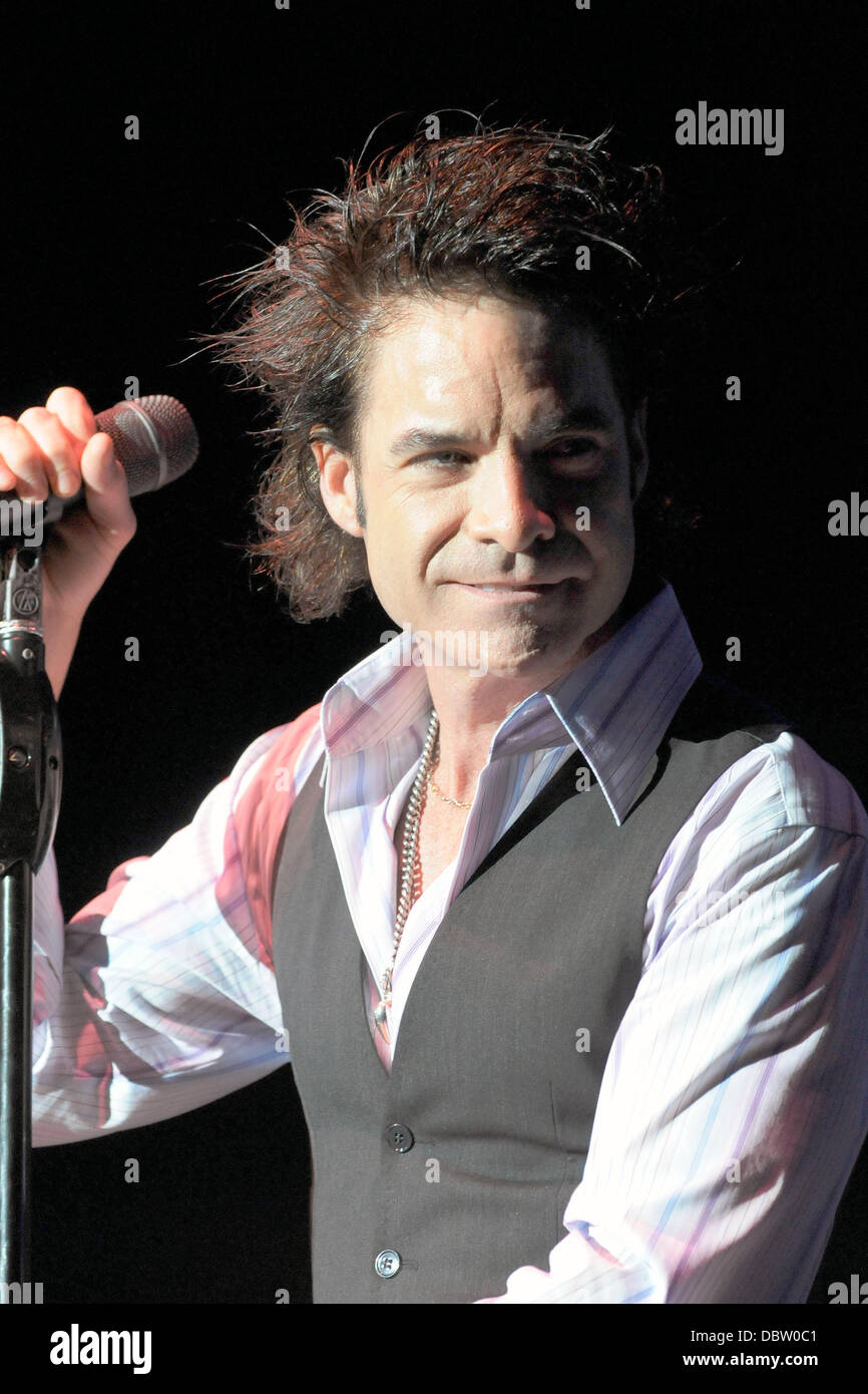 Patrick Monahan Train performing live at the Molson Canadian ...