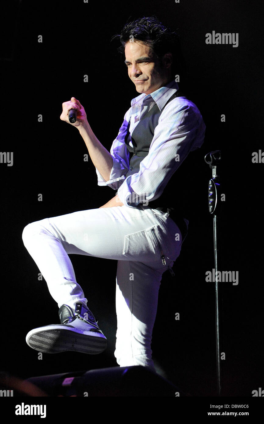 Patrick Monahan Train performing live at the Molson Canadian ...