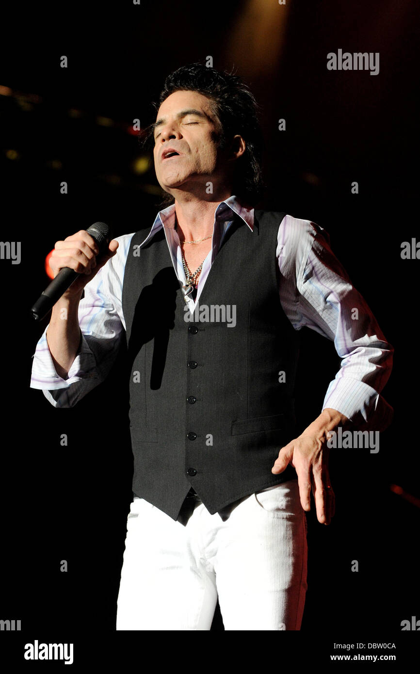 Patrick Monahan Train performing live at the Molson Canadian ...