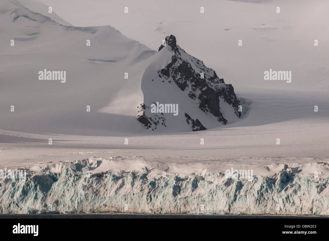 Huge snow field in the Half Moon Bay, South Shetland Islands ...