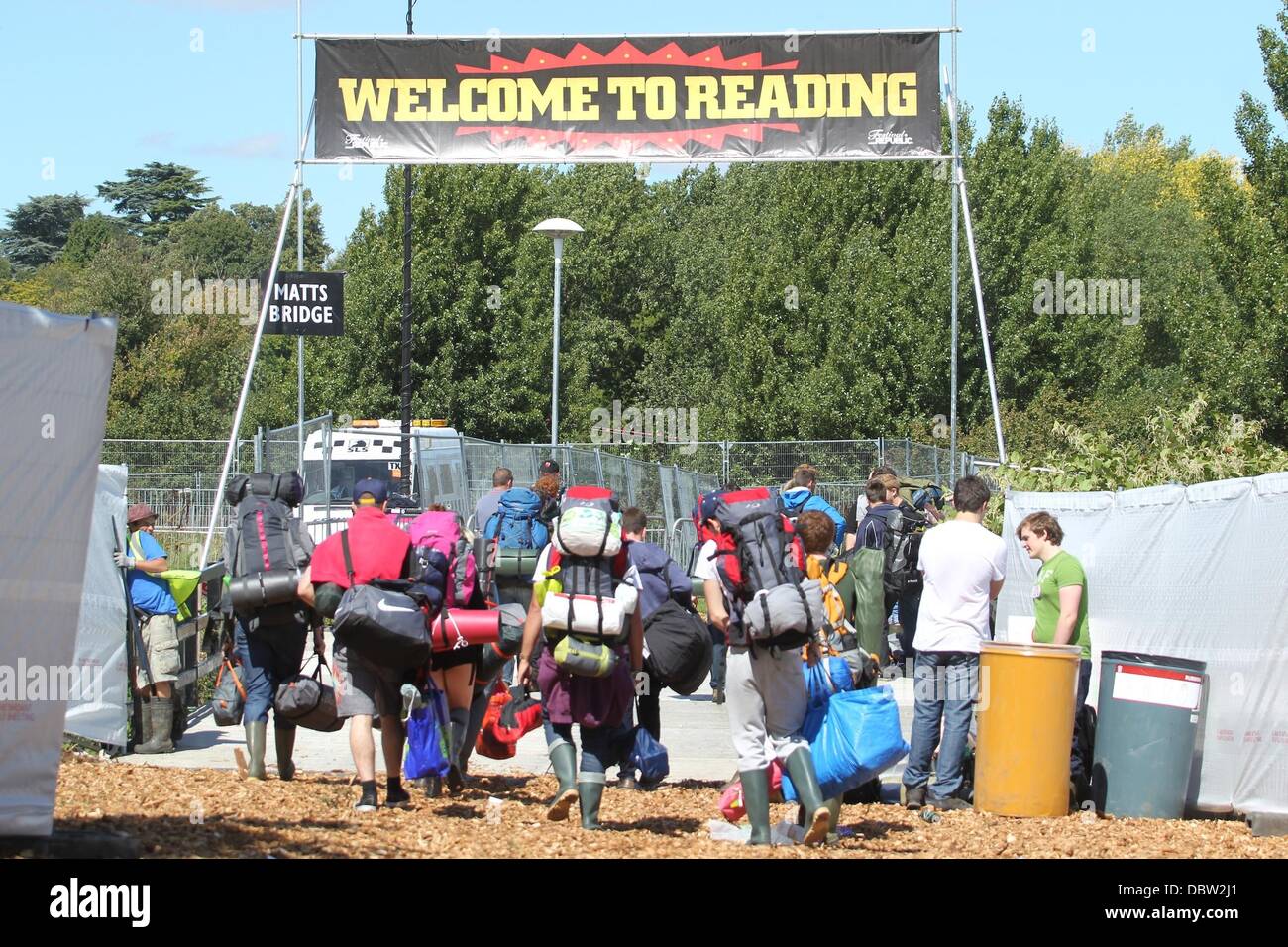 Festival goers arrive for the Reading music festival Reading, England ...