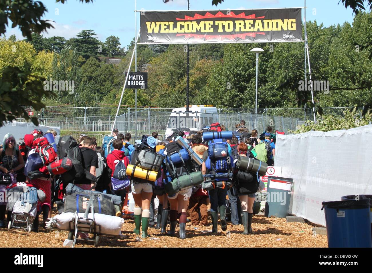 Festival goers arrive for the Reading music festival Reading, England ...