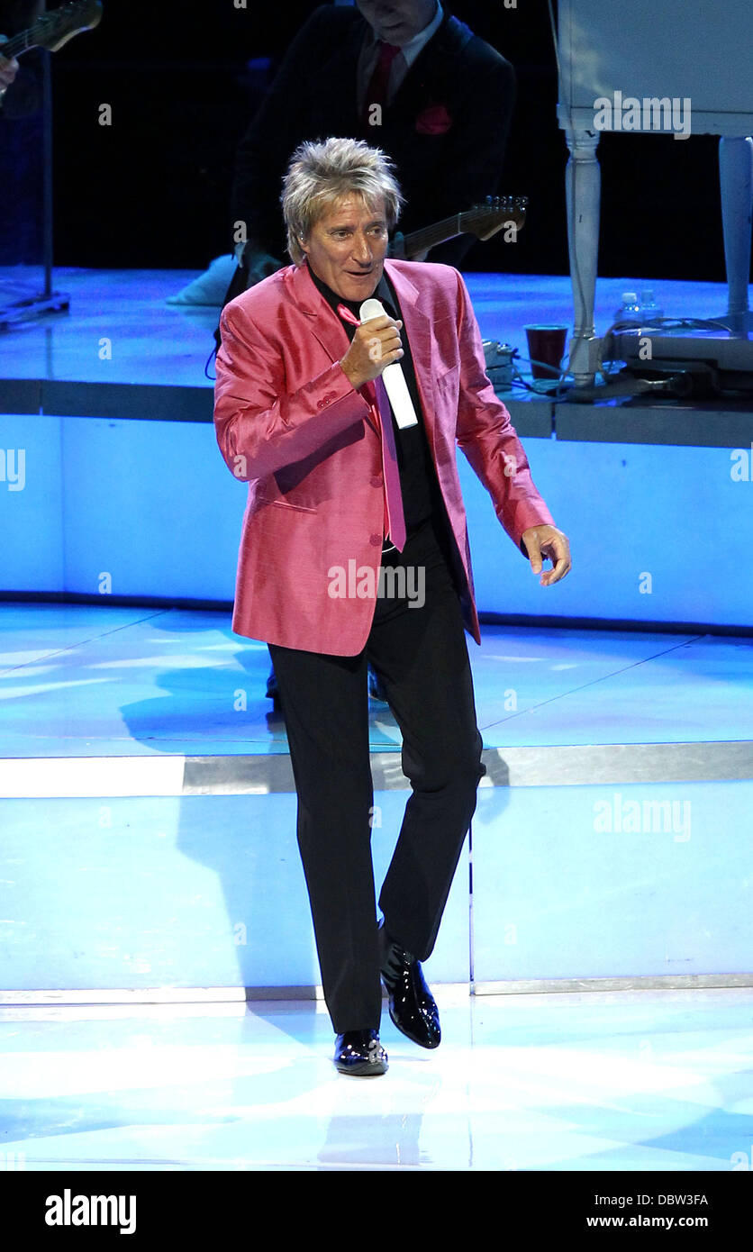Rod Stewart performs live at Caesars Palace as part of his show 'Rod ...
