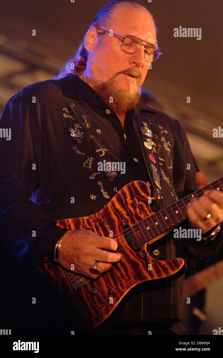 Steve Cropper High Resolution Stock Photography and Images - Alamy