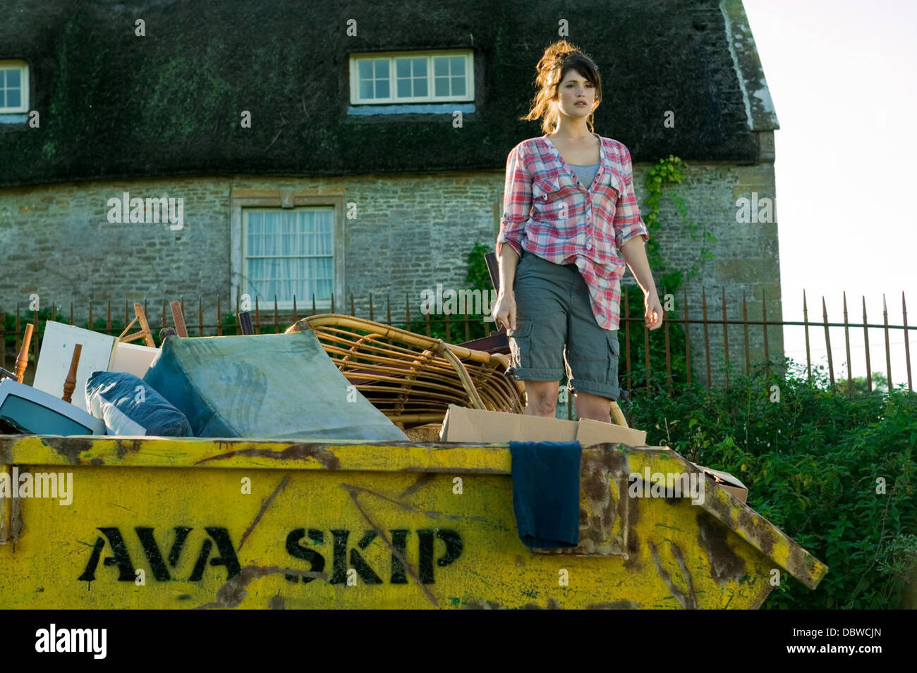 TAMARA DREWE (2010) GEMMA ARTERTON STEPHEN FREARS (DIR) 008 MOVIESTORE ...