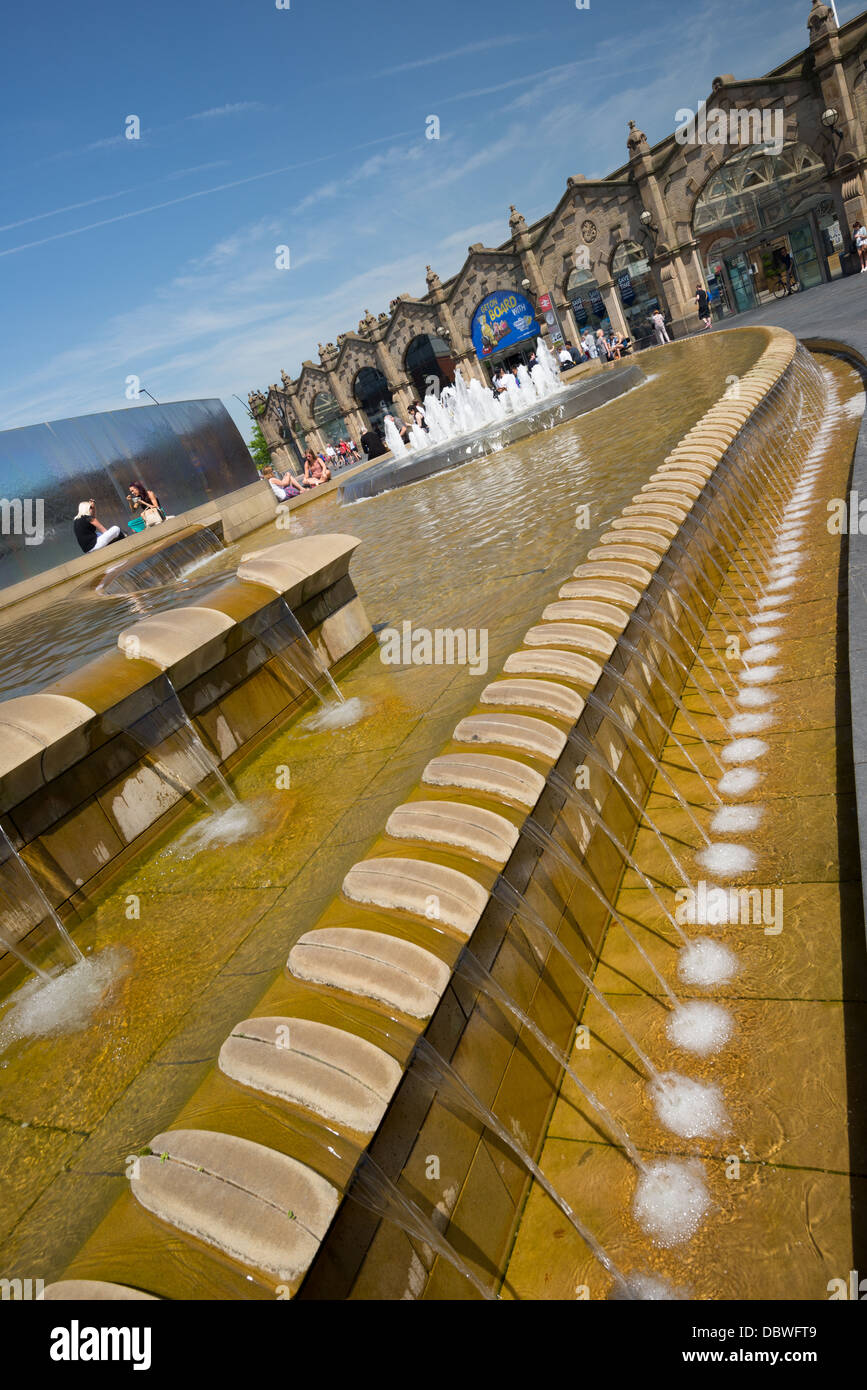 Sheffield station water feature uk hi-res stock photography and images ...