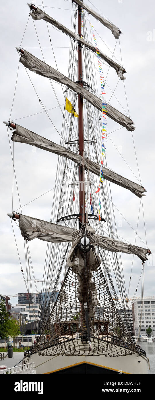 Mast of an old ship in the harbor Stock Photo - Alamy
