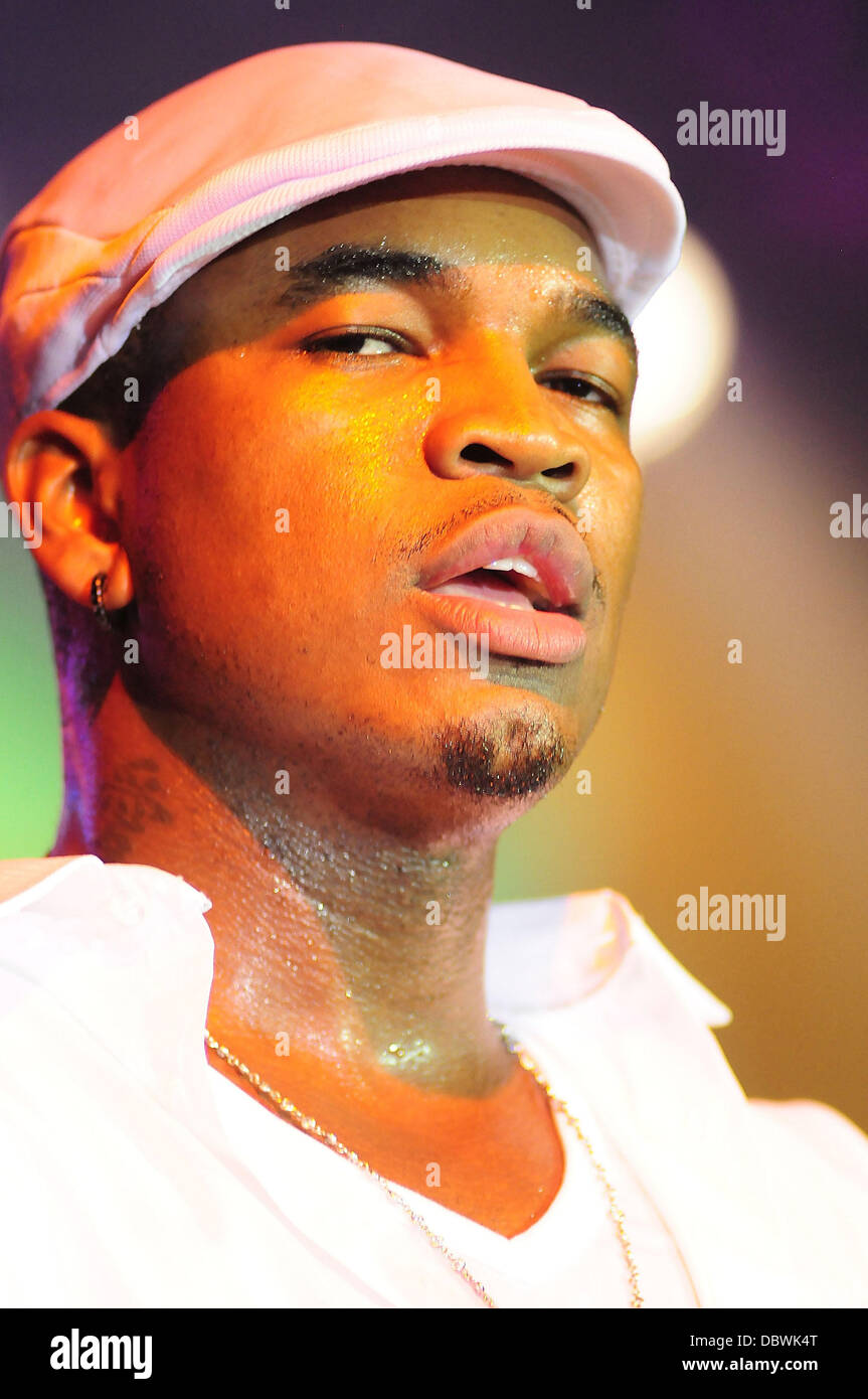 Ne-Yo performs Marriott Hotel and Resort's Out of Office Workshop ...