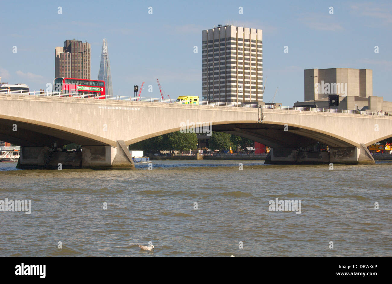 Waterloo bridge the thames hi-res stock photography and images - Alamy