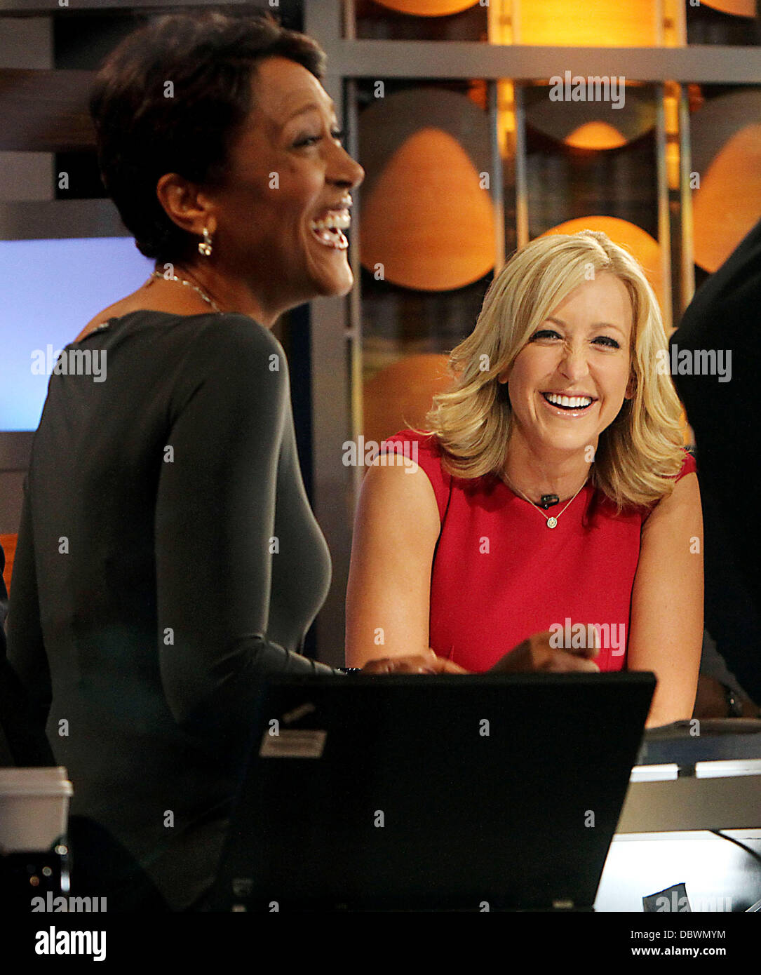 Robin Roberts and Lara Spencer 'Good Morning America' to announce the ...