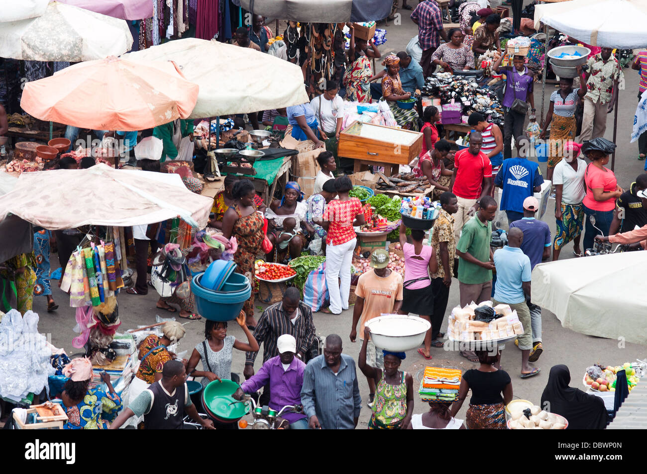 street scene and market stalls, Lome, Togo Stock Photo - Alamy