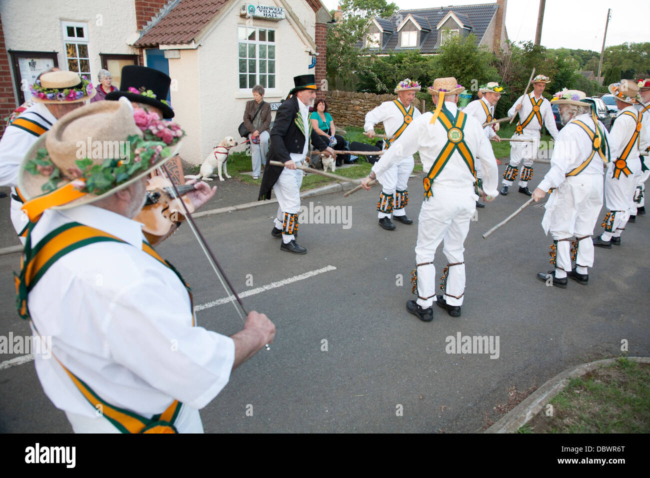 Dancers hi-res stock photography and images - Alamy