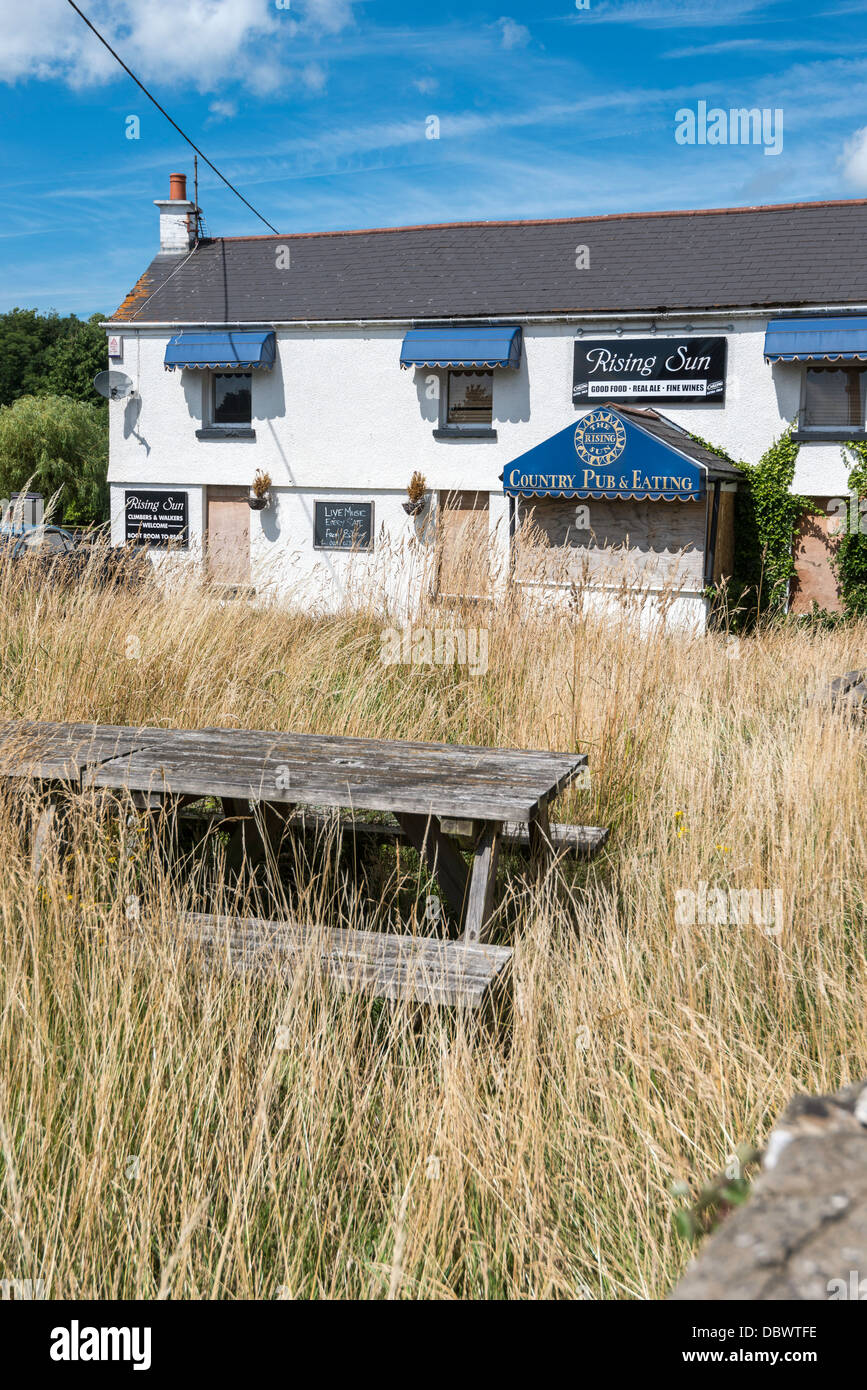 Derelict garden hi-res stock photography and images - Alamy
