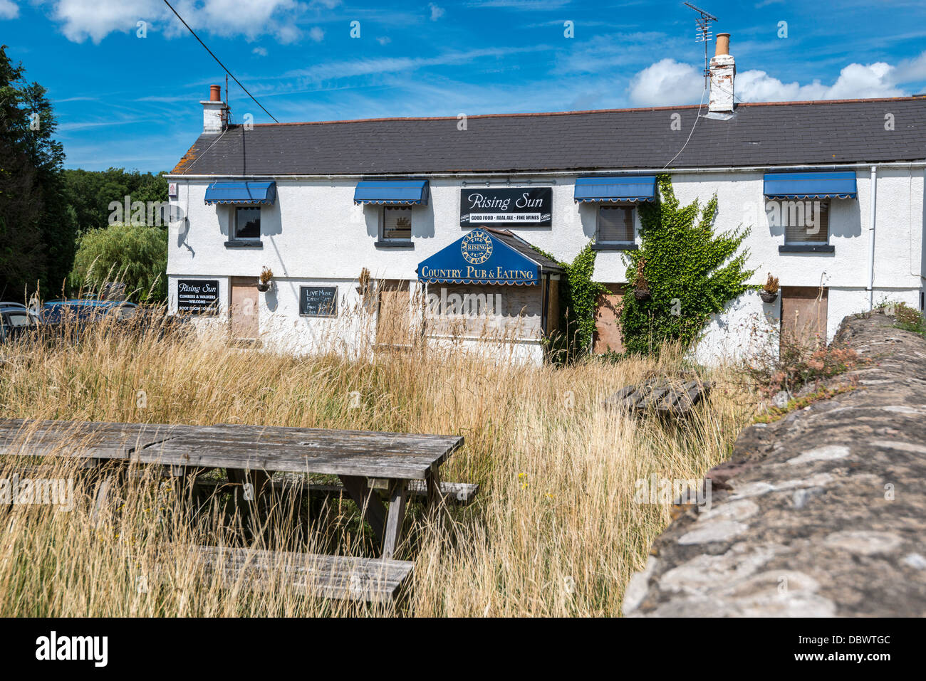 Closed benches hi-res stock photography and images - Alamy