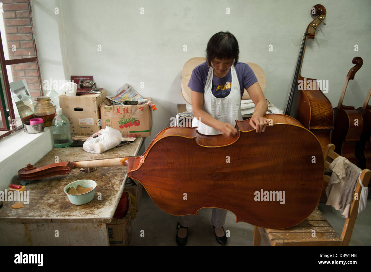 Double bass case hi-res stock photography and images - Alamy